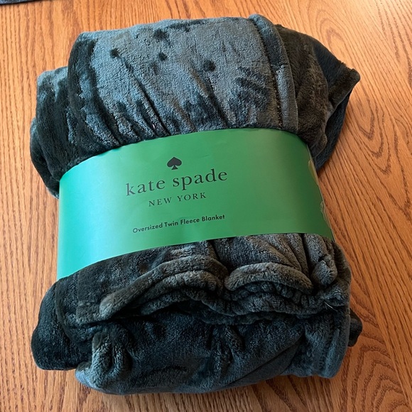 kate spade | Bedding | Nwt Kate Spade Oversized Twin Fleece Dark Hunter ...